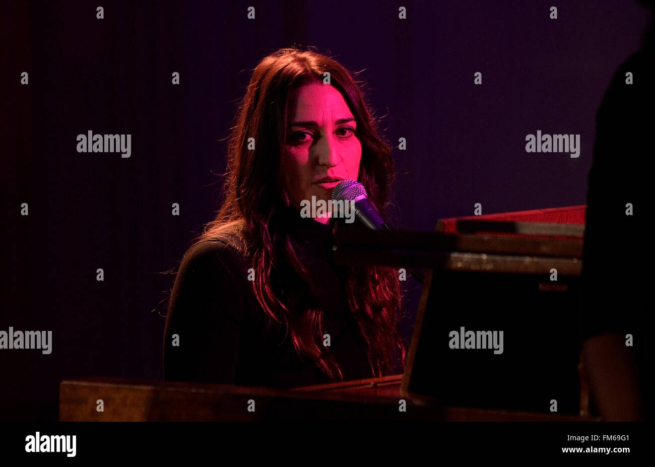 Sara bareilles white house hi-res stock photography and images - Alamy