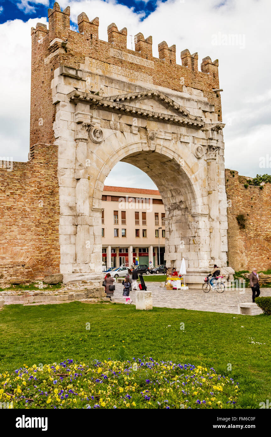 Roman gateway hi-res stock photography and images - Alamy