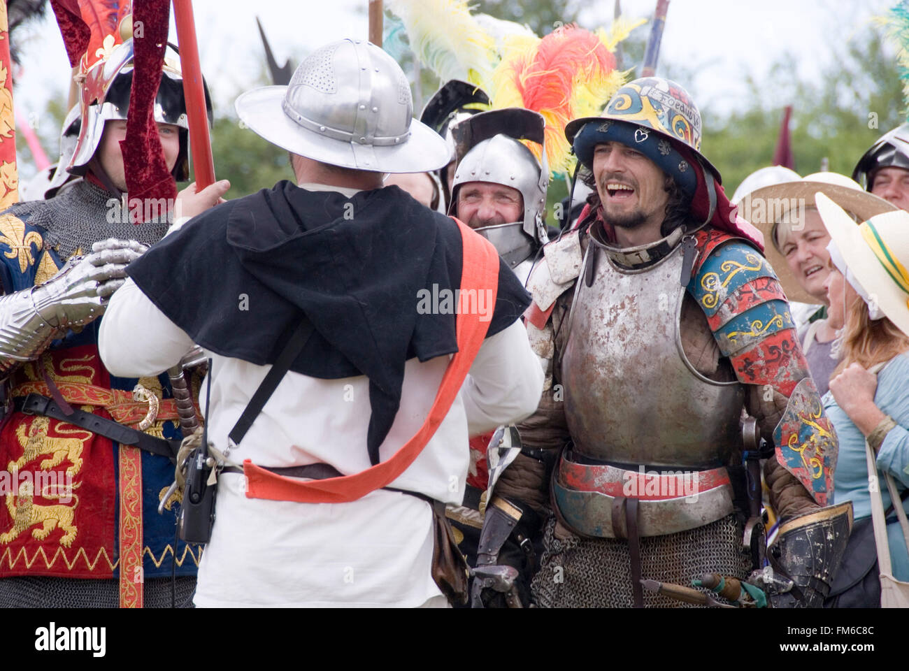 Medieval dress reenactors hi-res stock photography and images - Alamy