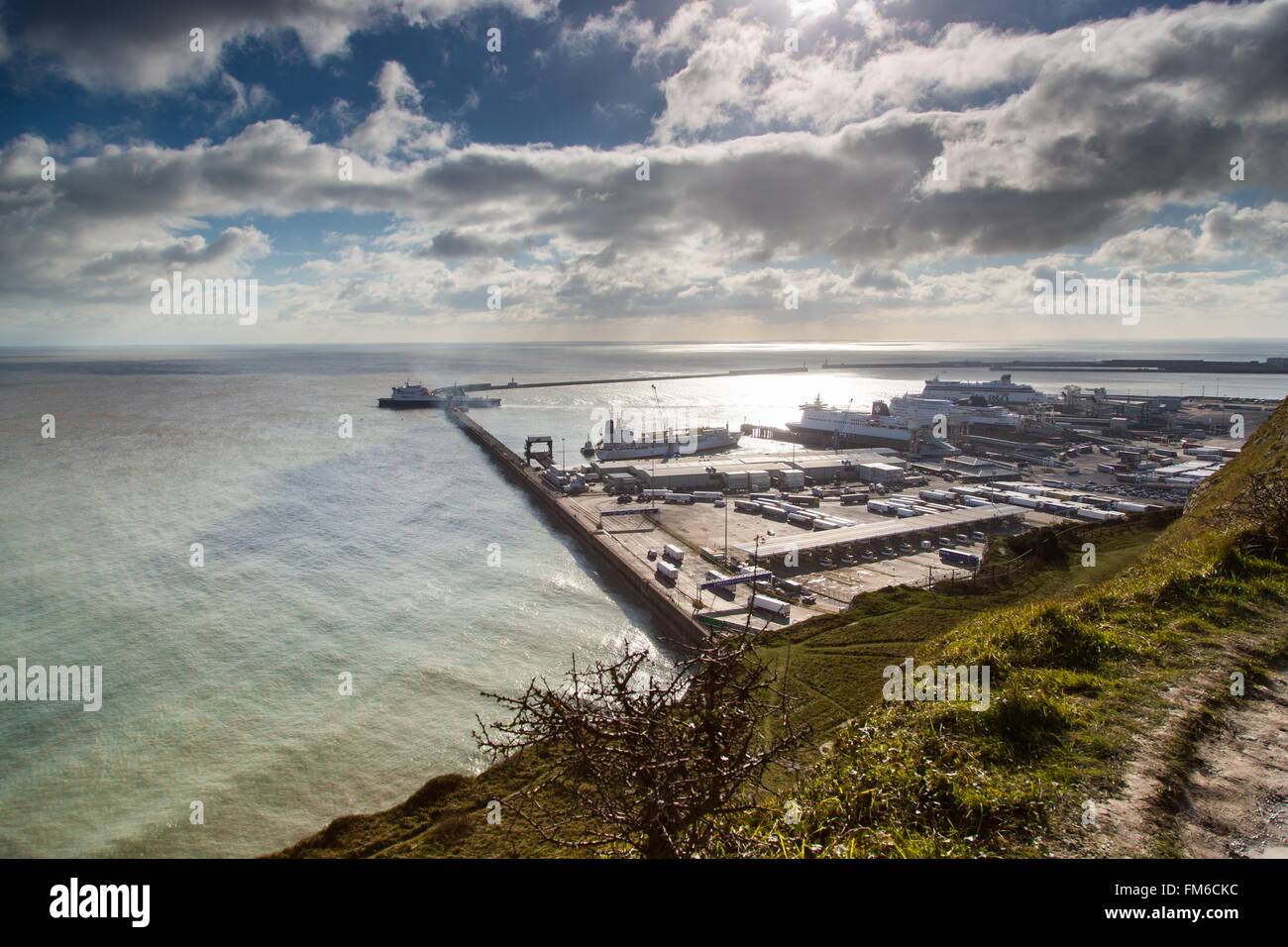 Ferry leaving the Port of Dover and cliffs Stock Photo - Alamy
