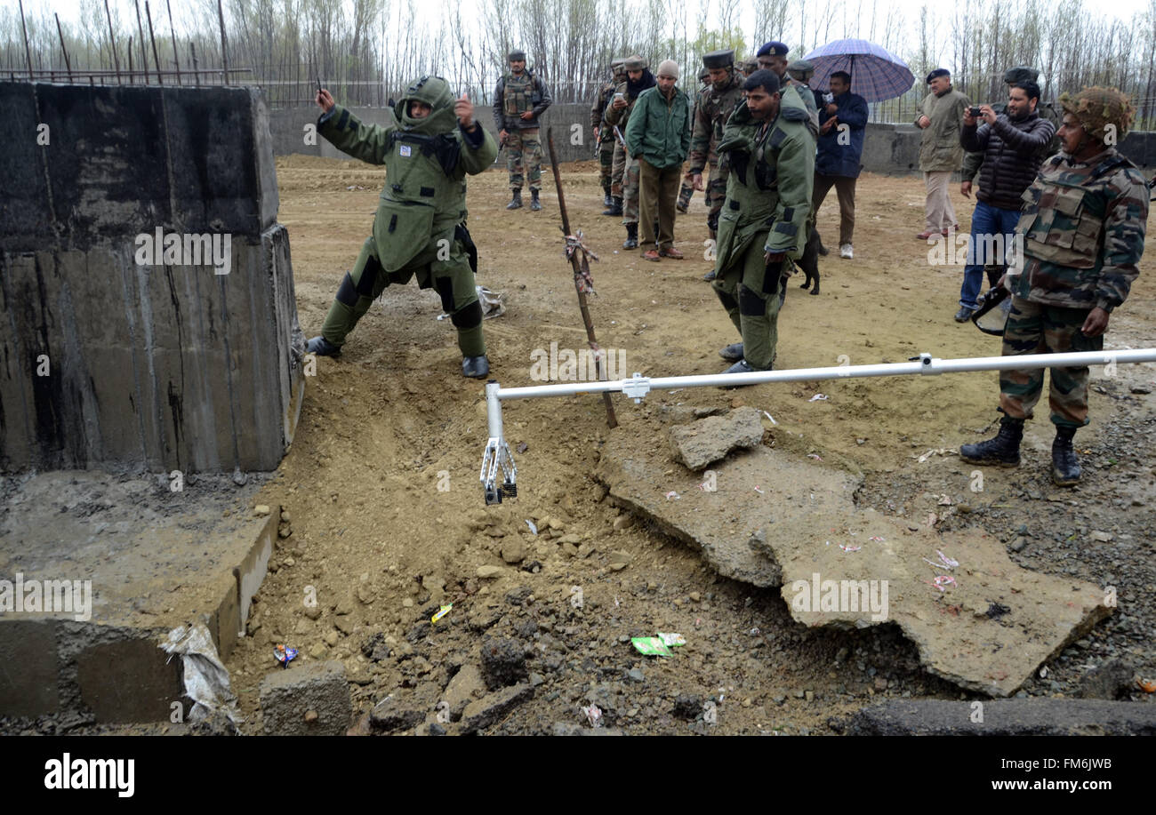 Improvised explosive device ied hi-res stock photography and images - Alamy