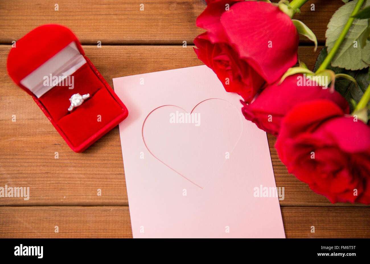 Diamond ring top view hi-res stock photography and images - Alamy