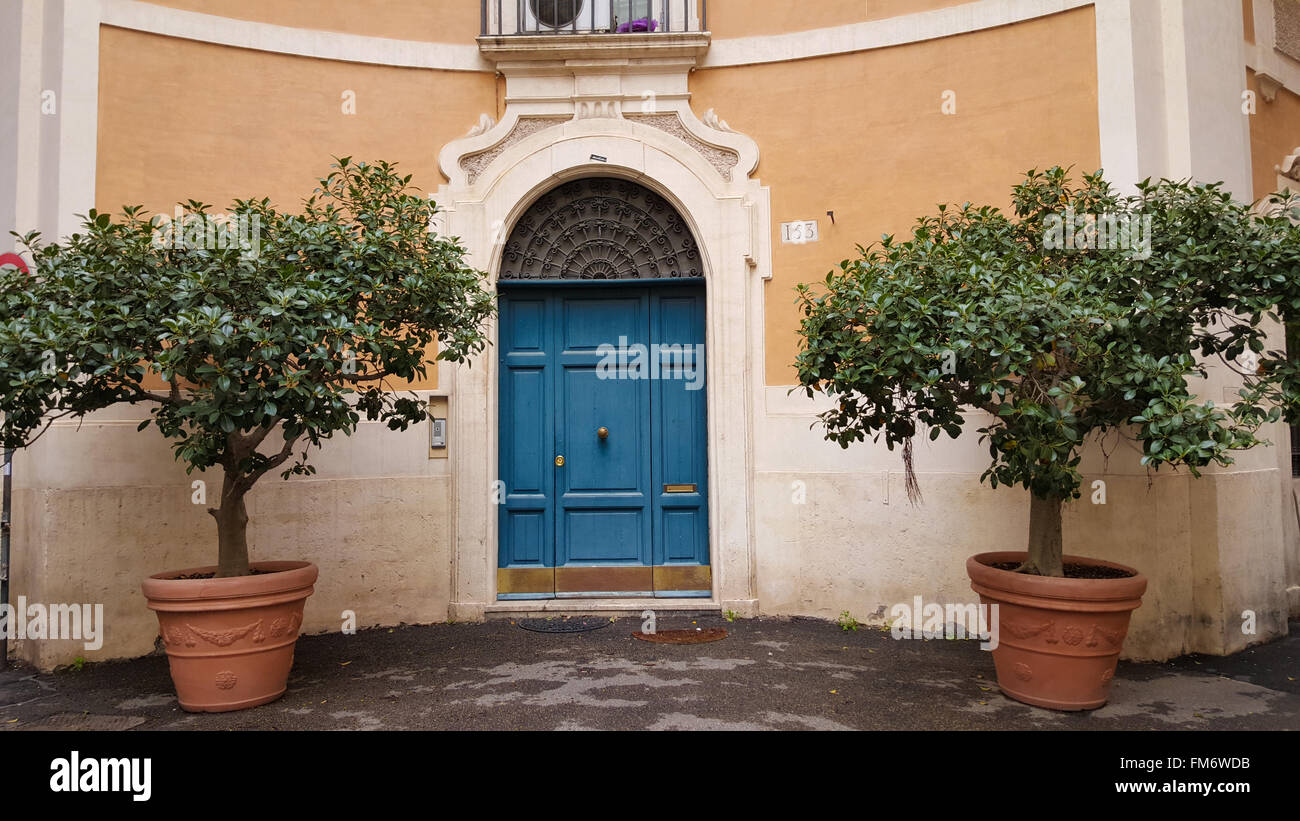 Traditional shop front, Rome, Italy Stock Photo - Alamy