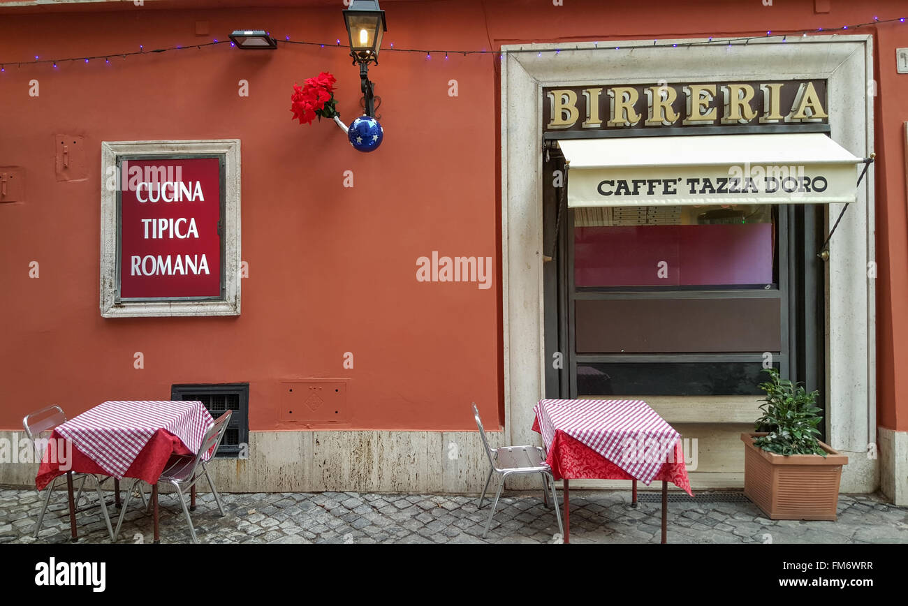 Roman traditional hi-res stock photography and images - Alamy