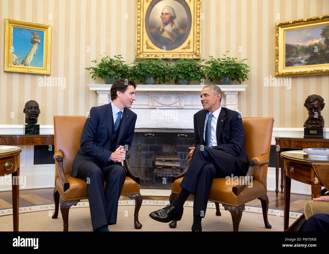 Sit with justin trudeau hi-res stock photography and images - Alamy