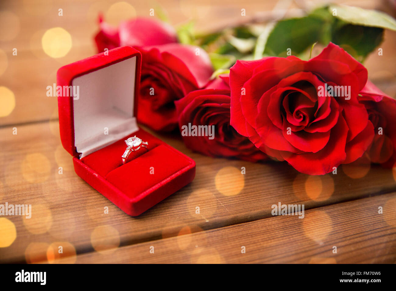 Red roses engagement ring hi-res stock photography and images - Alamy