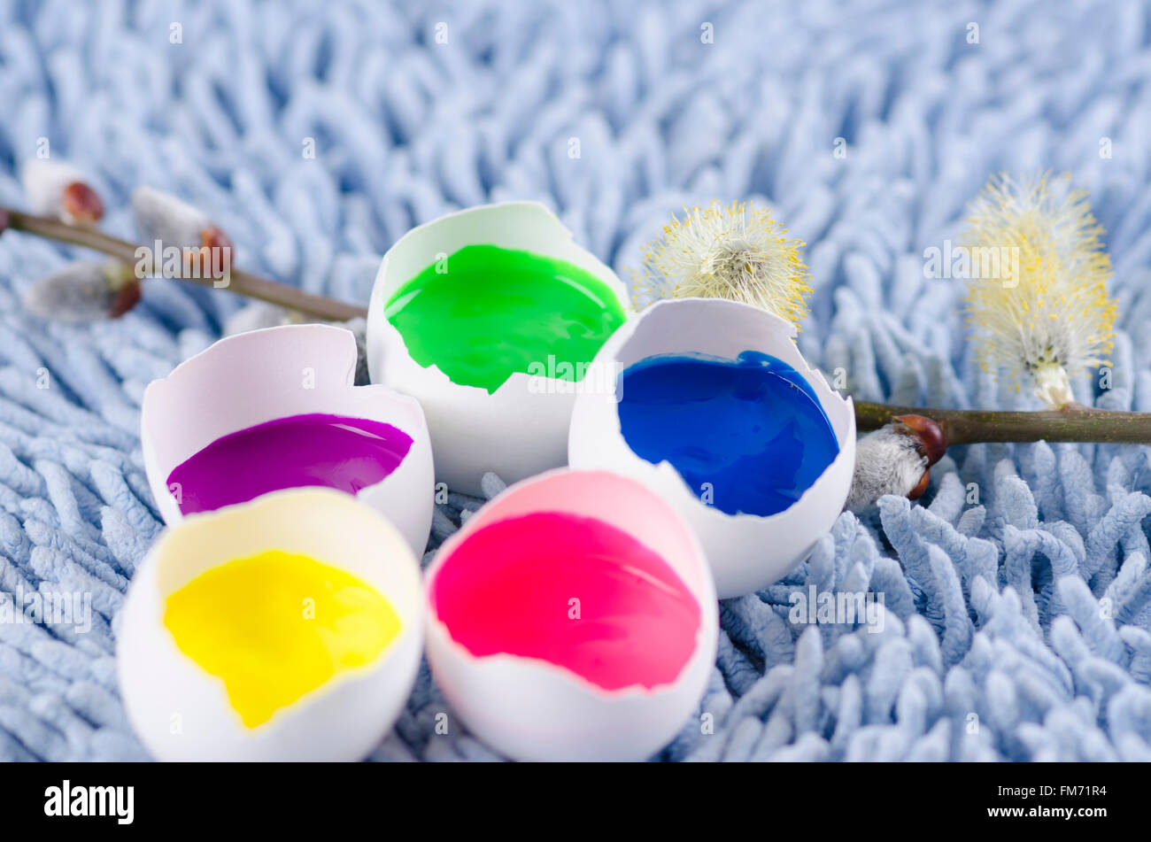 Happy Easter colorful decoration with egg shells and spring flowers ...