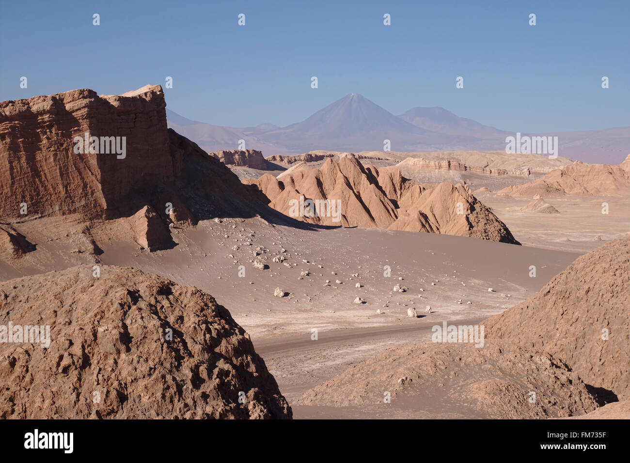 Valle de la Luna, folding of evaporites and mudstones by salt tectonics ...