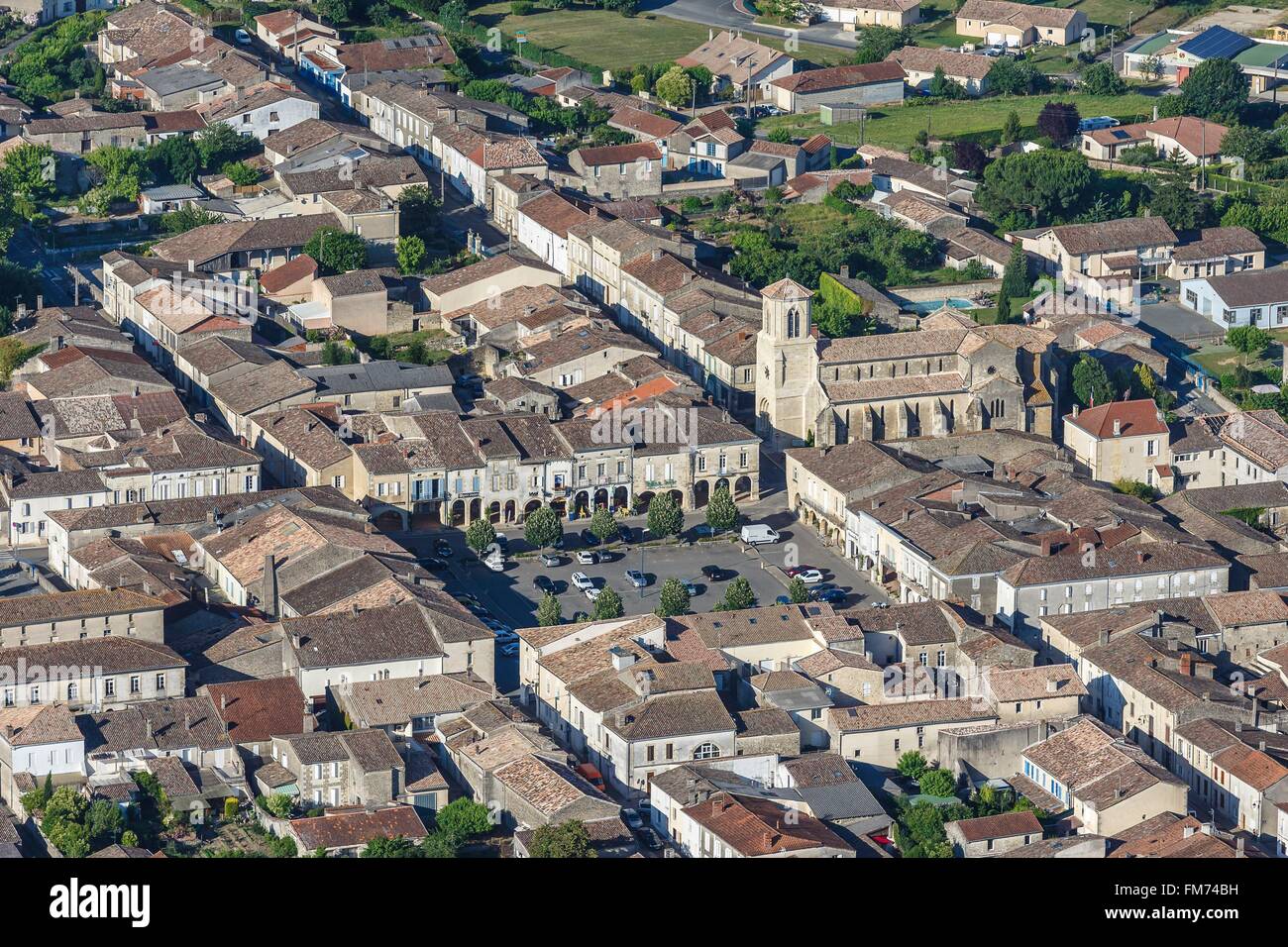 France, Gironde, Sauveterre de Guyenne, bastide square and church ...