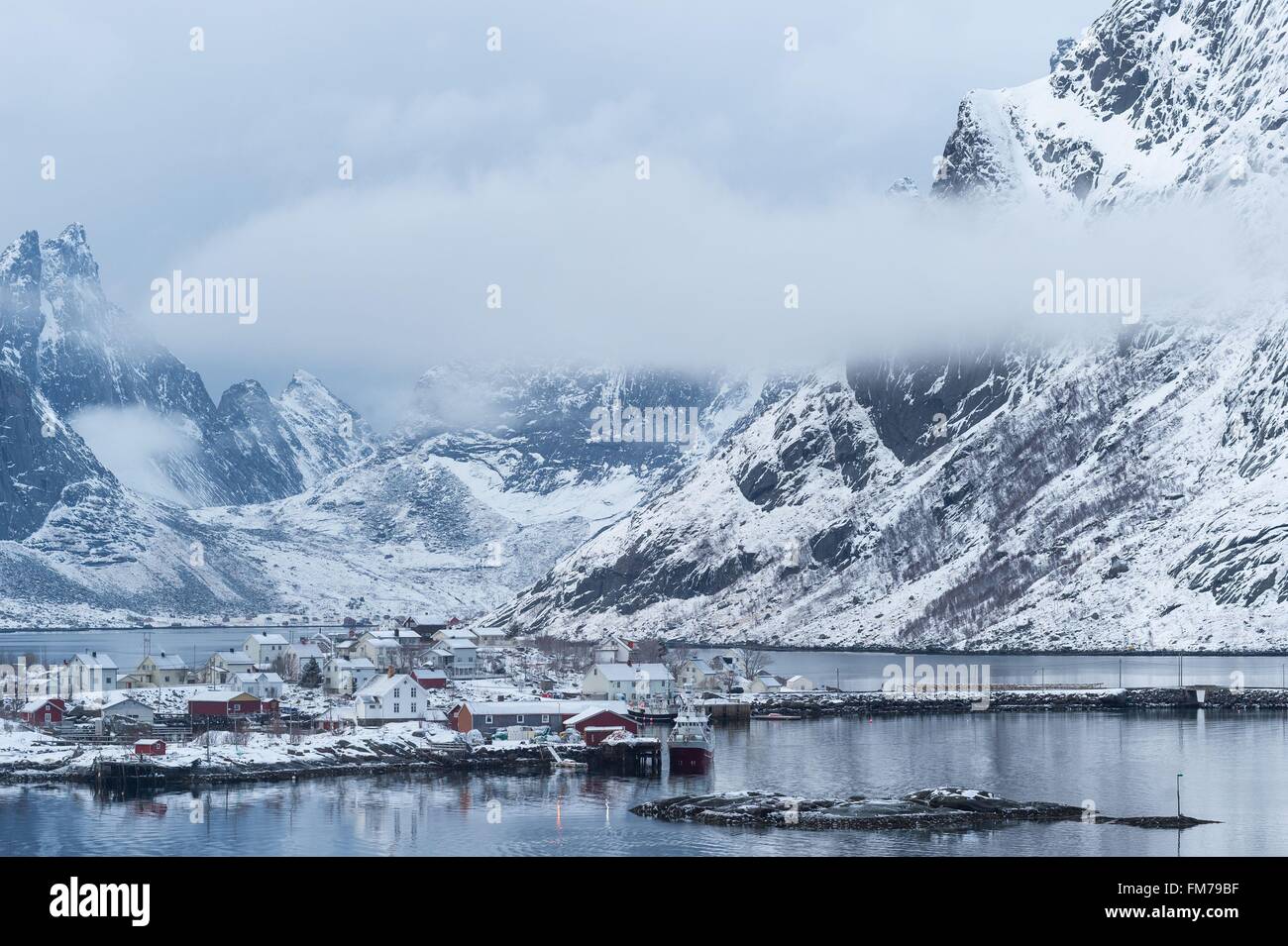 Norway, Nordland, Lofoten archipelago, the village of Reine on Moskenes ...