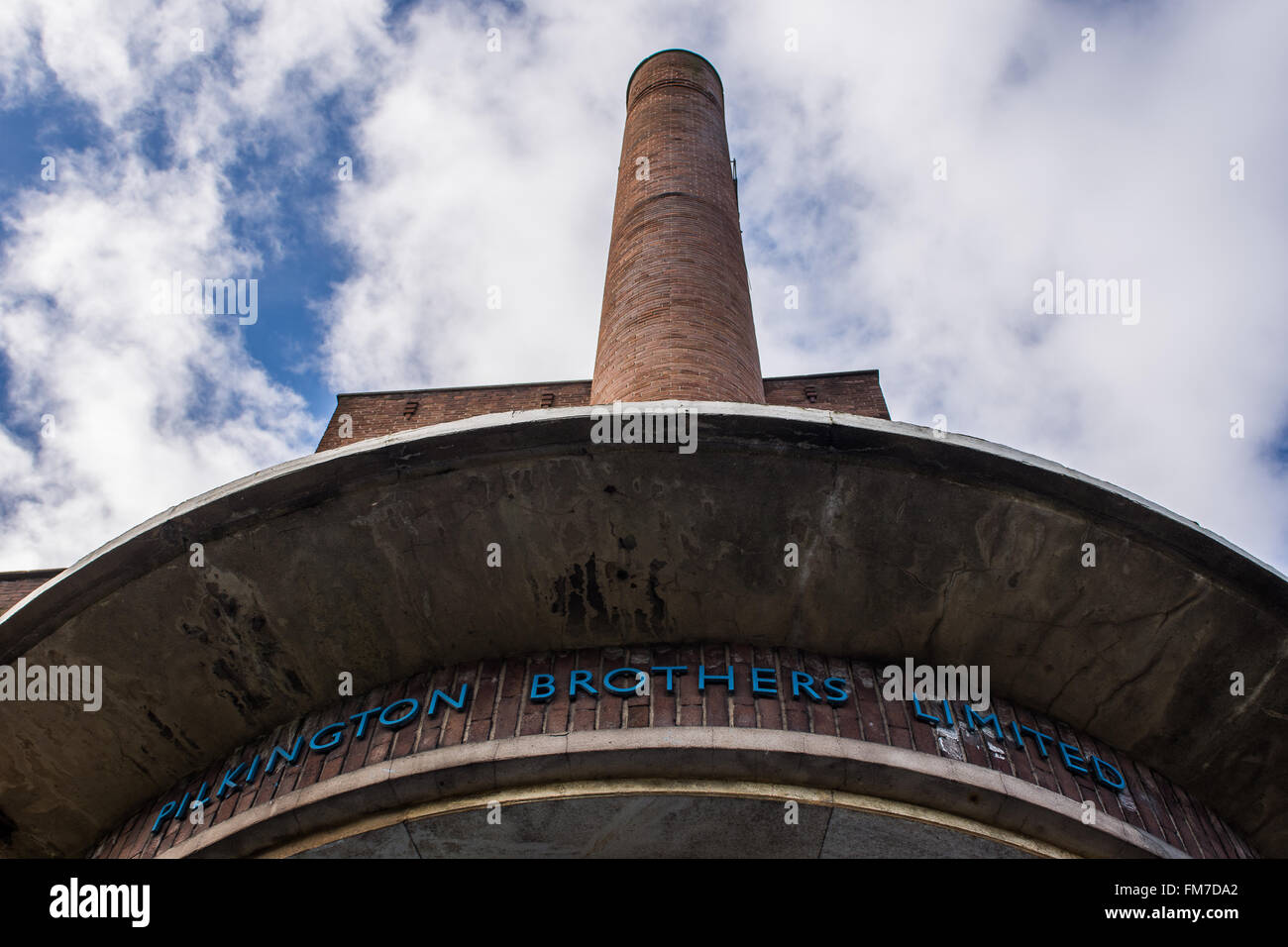 Pilkingtons st helens glass hi-res stock photography and images - Alamy