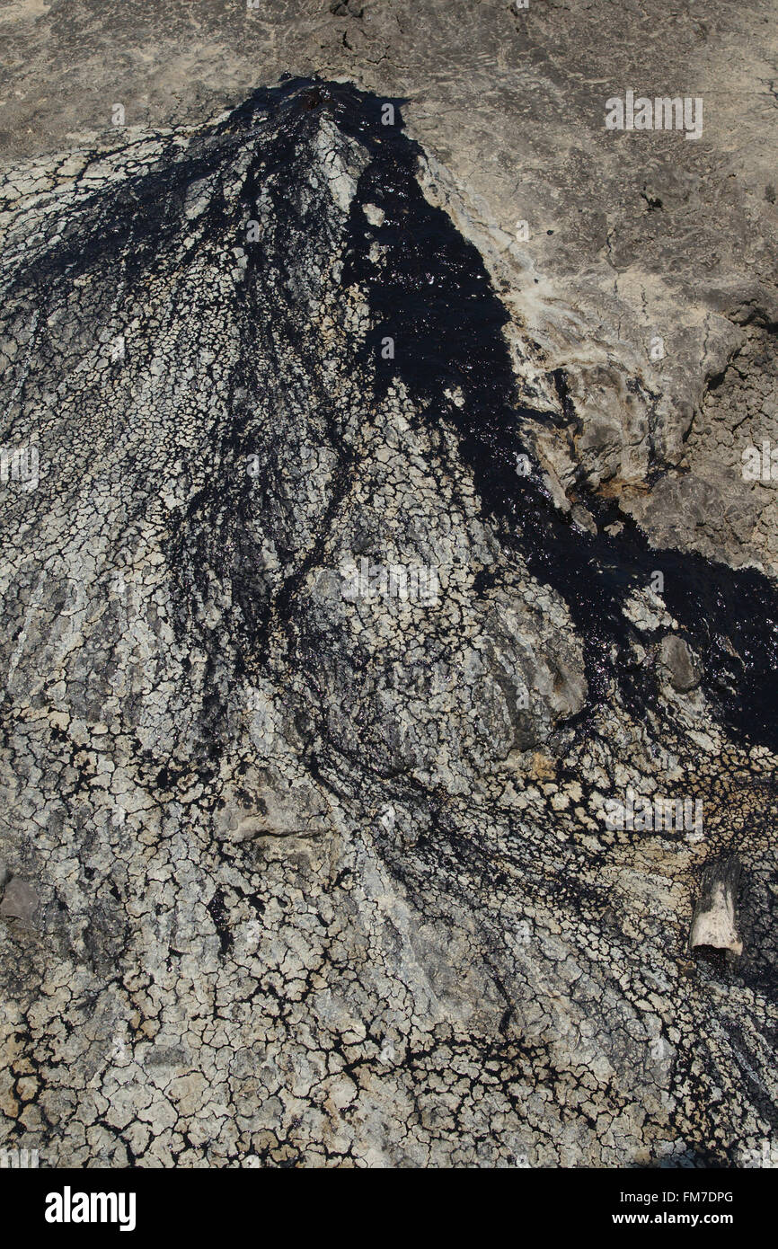 Tar seep hi-res stock photography and images - Alamy