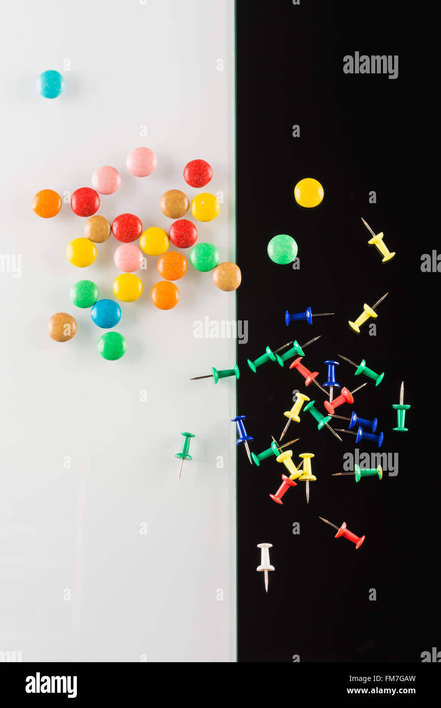 set of color push pins Stock Photo - Alamy