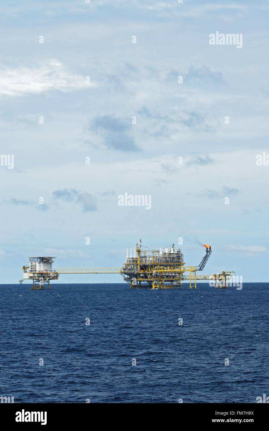 White rig hi-res stock photography and images - Alamy