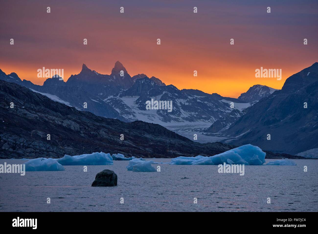 Greenland, Sermersooq, Kulusuk, Inuit village of Kulusuk, sunrise on ...