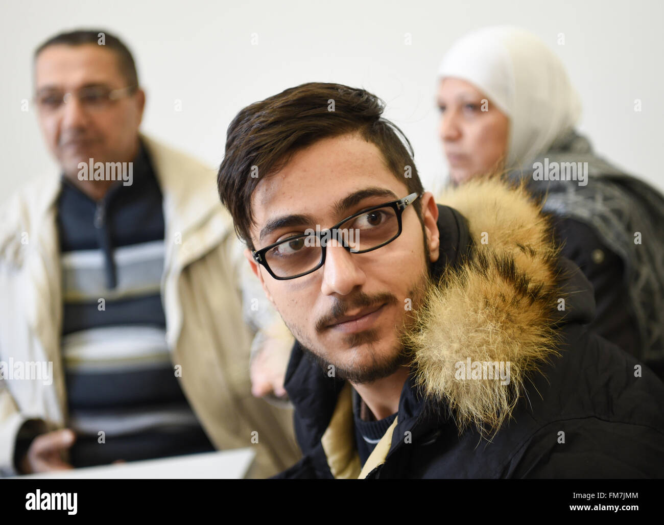 Buendingen, Germany. 11th Mar, 2016. Ahmad Madineh (L-R) from Damascus ...