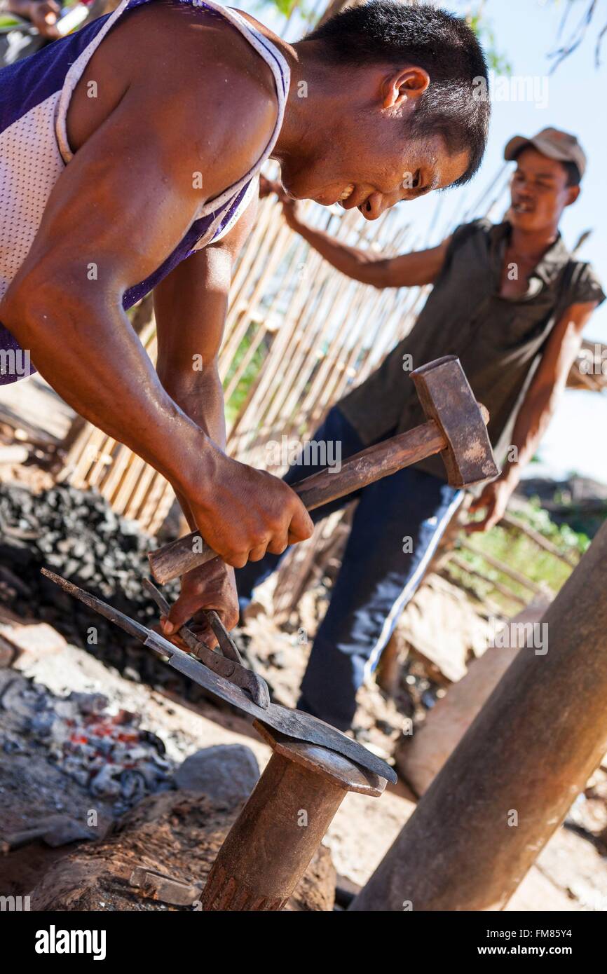 Madagascar, Menabe region, Miandrivazo, a blacksmith Stock Photo - Alamy