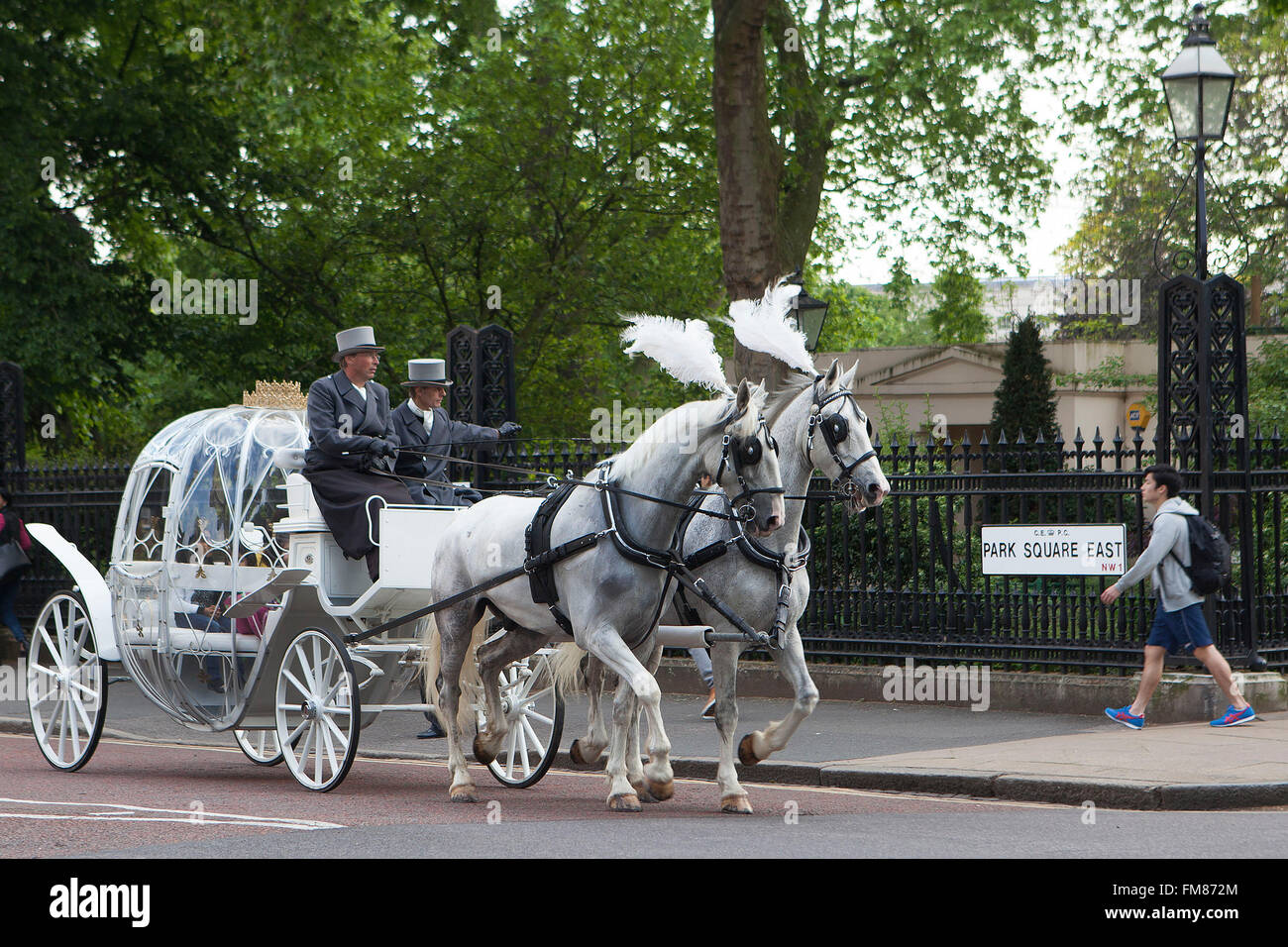 Horsedrawn carriage in Regent's Park,London Stock Photo - Alamy