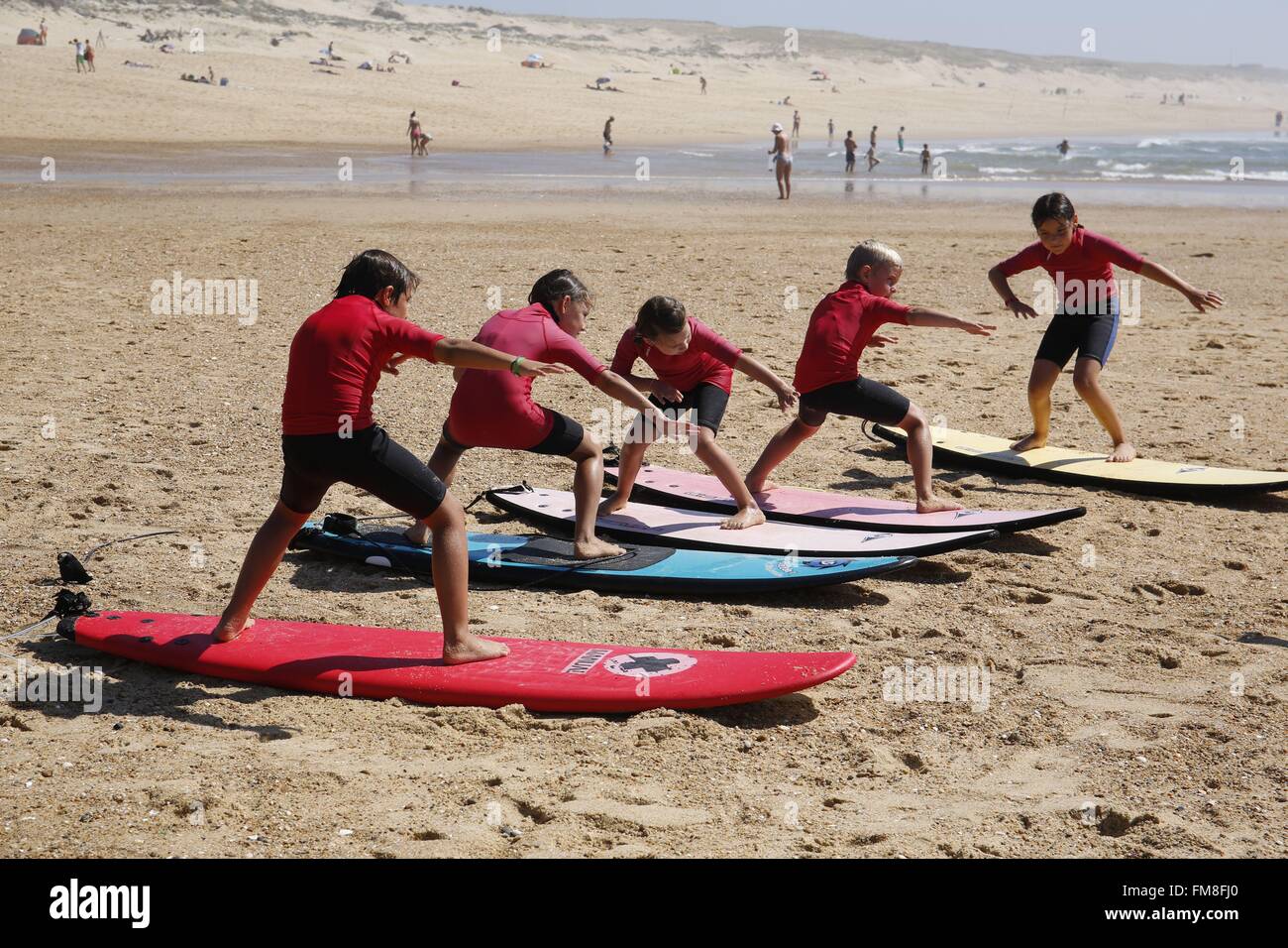 Boy and girl surfers hi-res stock photography and images - Alamy