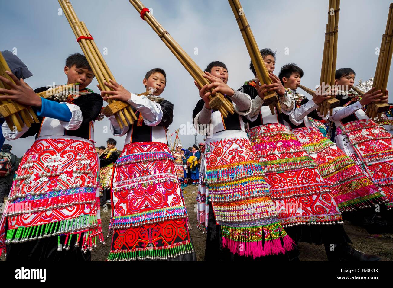 Hmong traditional dance hi-res stock photography and images - Alamy