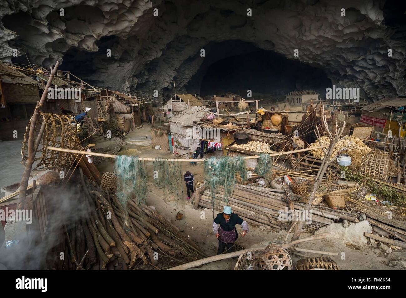 China, Guizhou, Ziyun, Getu National Park, village of the Cave Miaos ...