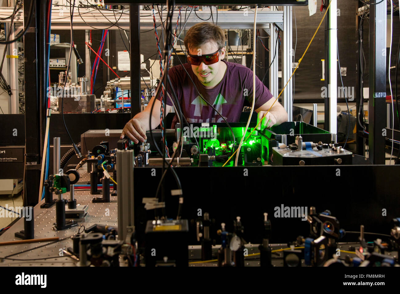 Experimental setup in a laser laboratory at the Institute for ...