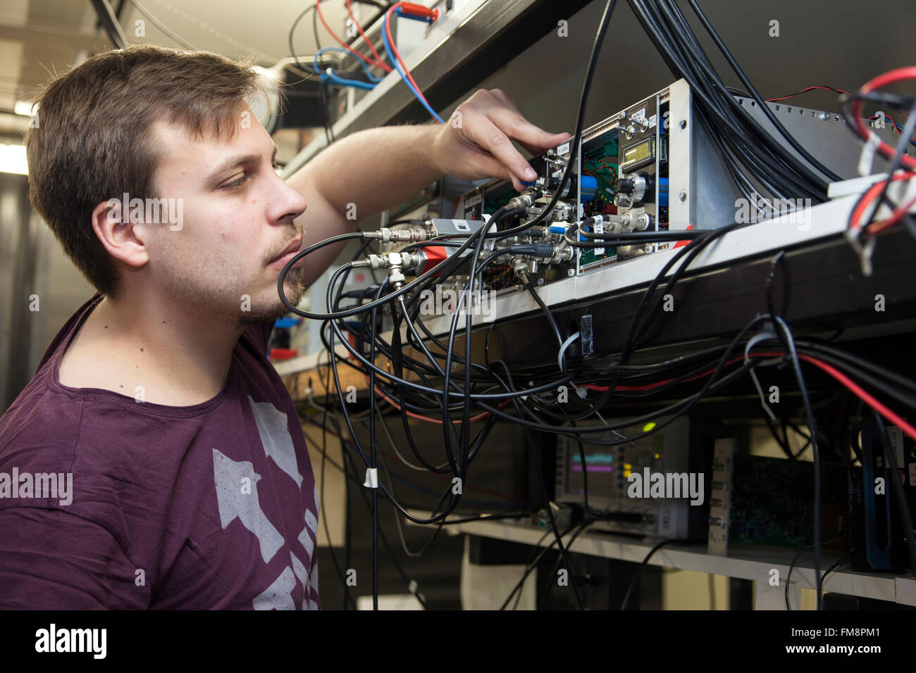 Experimental setup in a laser laboratory at the Institute for ...