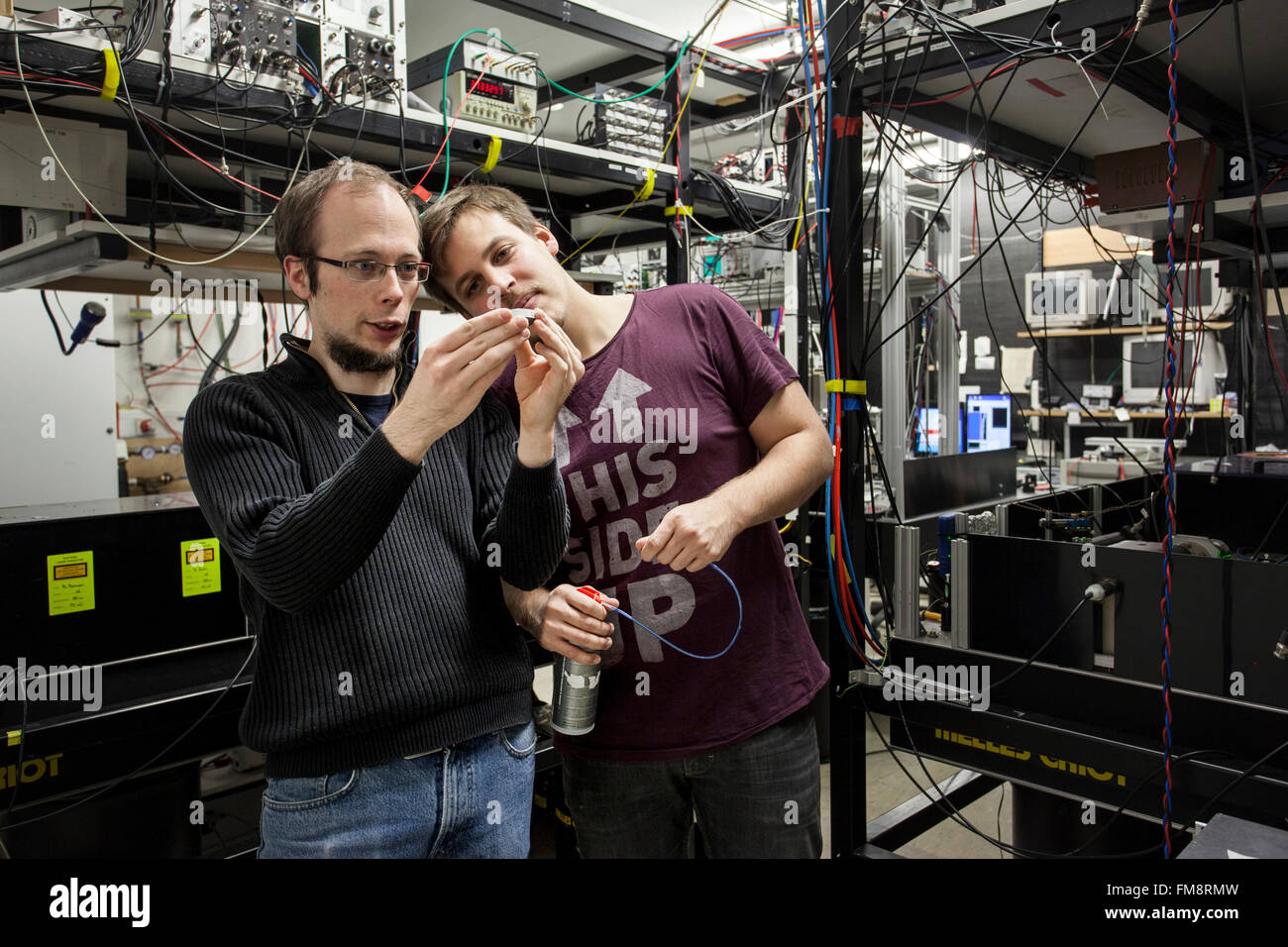 Laser spectroscopy laboratory hi-res stock photography and images - Alamy