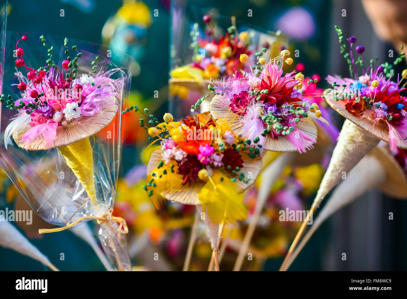 Made-up flowers in handicraft mart Stock Photo - Alamy
