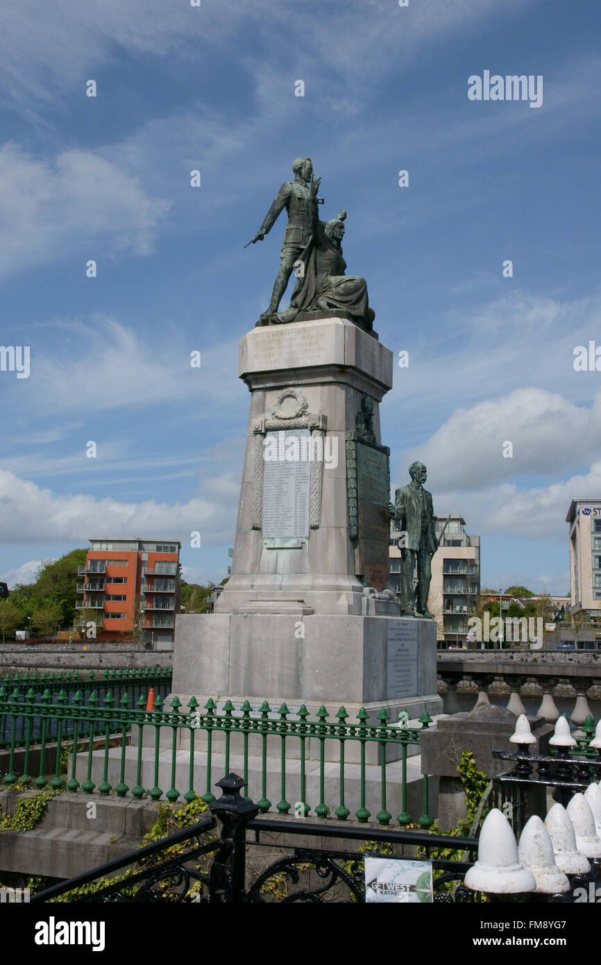 1916 Memorial, Statue, Sarsfield Bridge, Limerick Stock Photo - Alamy