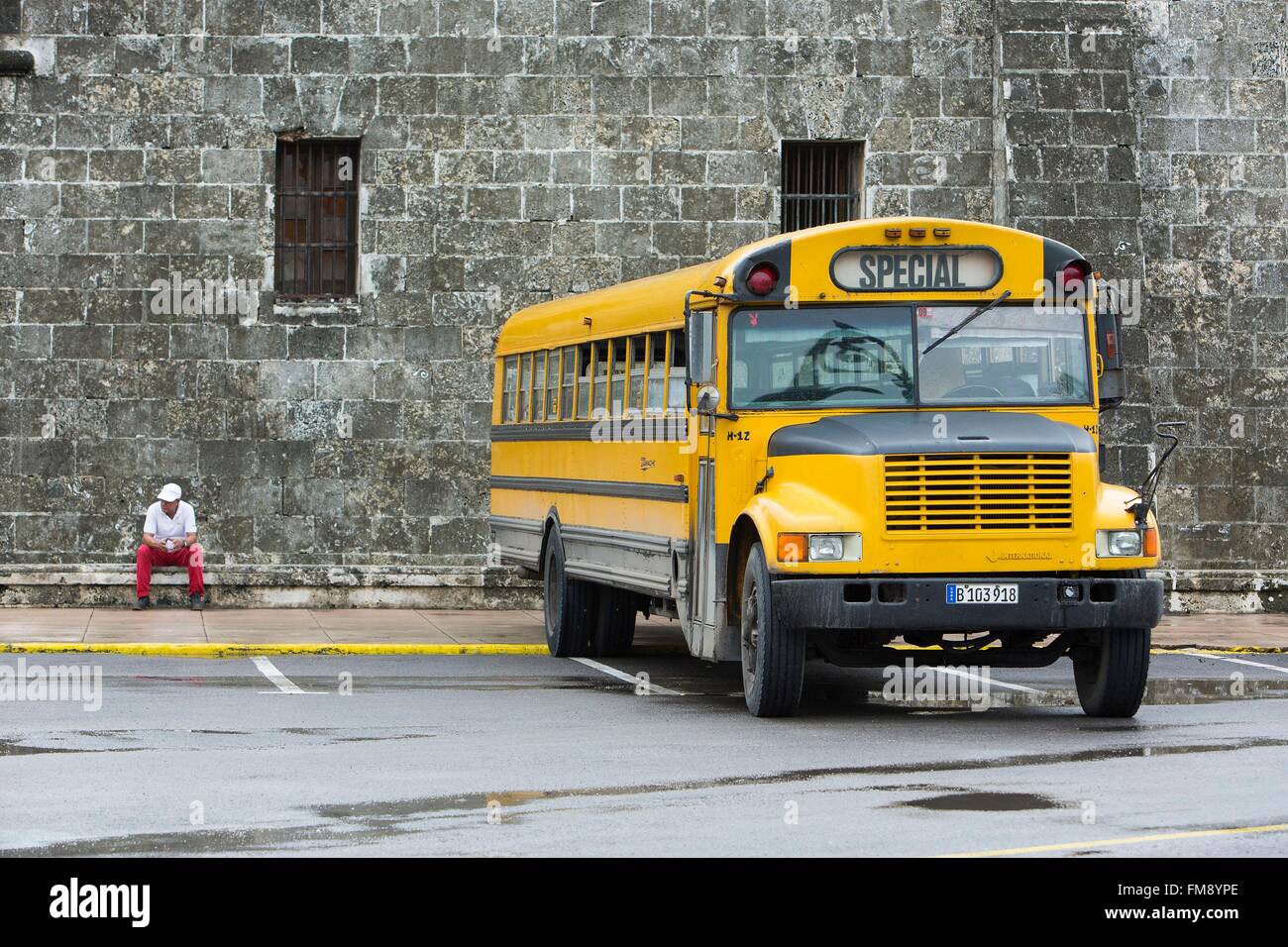School bus cuba hi-res stock photography and images - Alamy