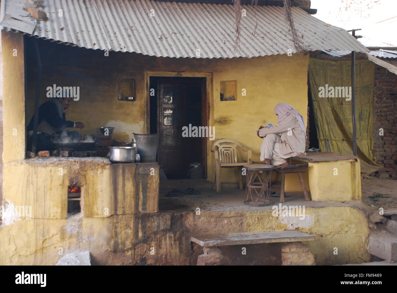 Street food stall india hi-res stock photography and images - Alamy
