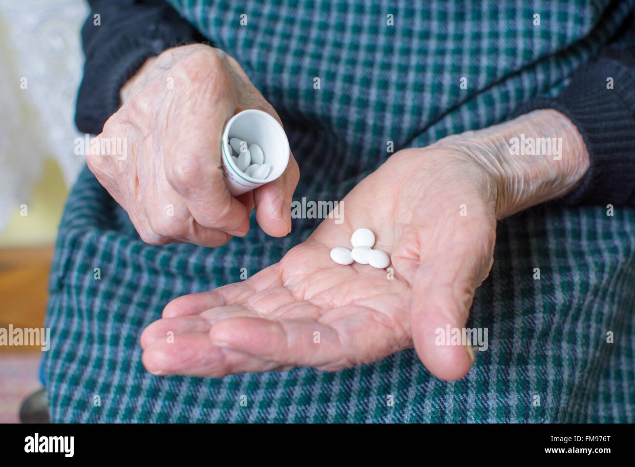 Hands of very old woman taking pills Stock Photo - Alamy