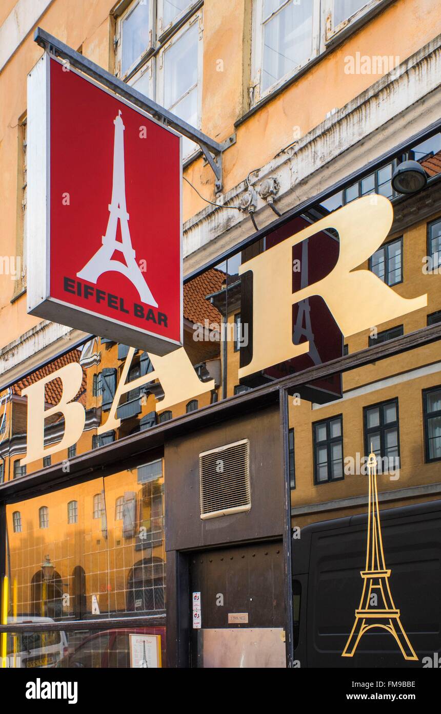 Eiffel bar hi-res stock photography and images - Alamy