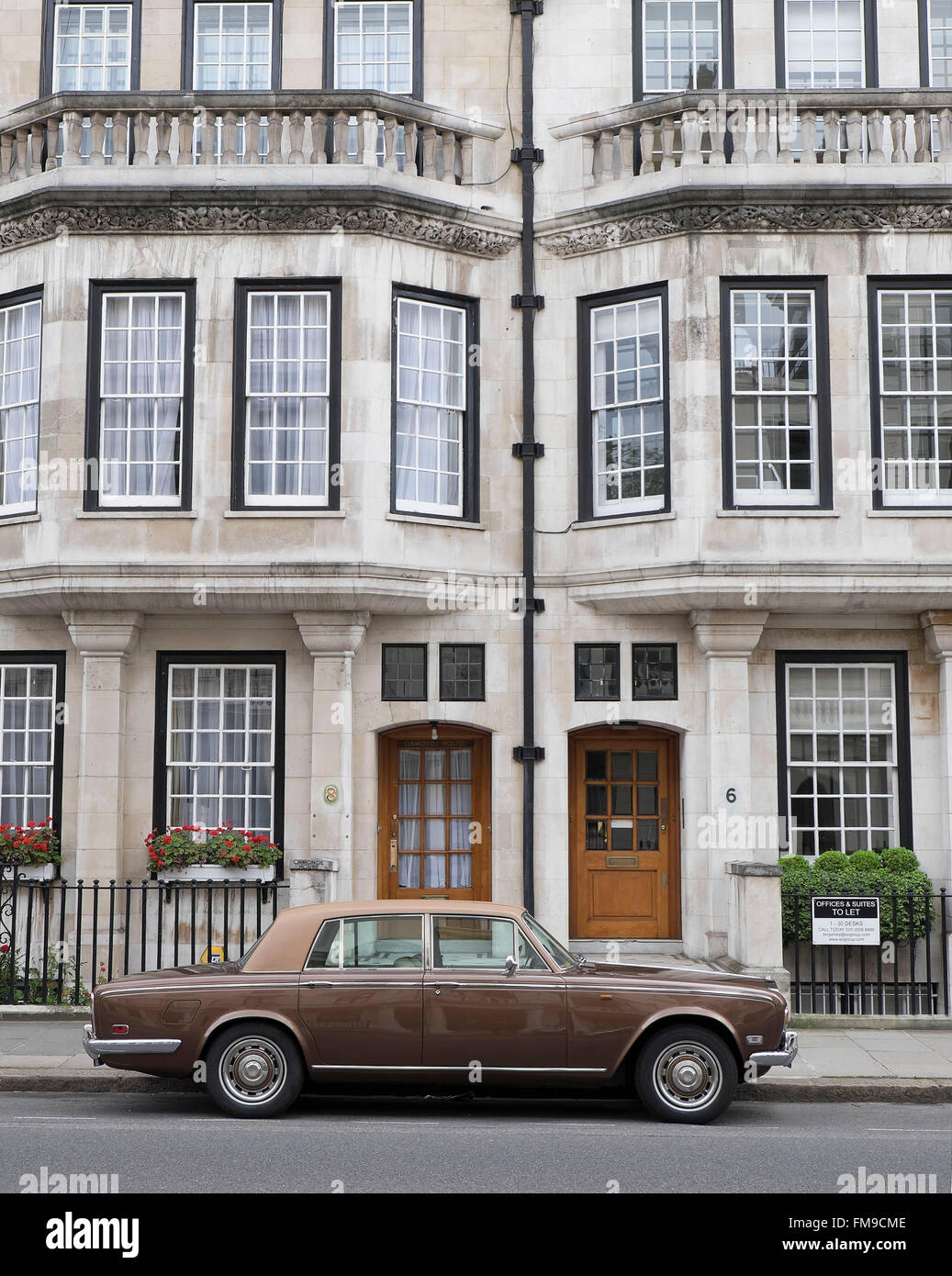 Rolls royce eaton square hi-res stock photography and images - Alamy