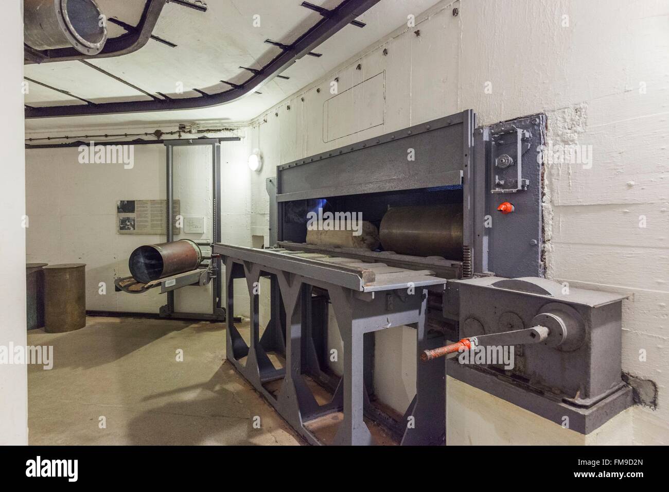 38cm shell hi-res stock photography and images - Alamy