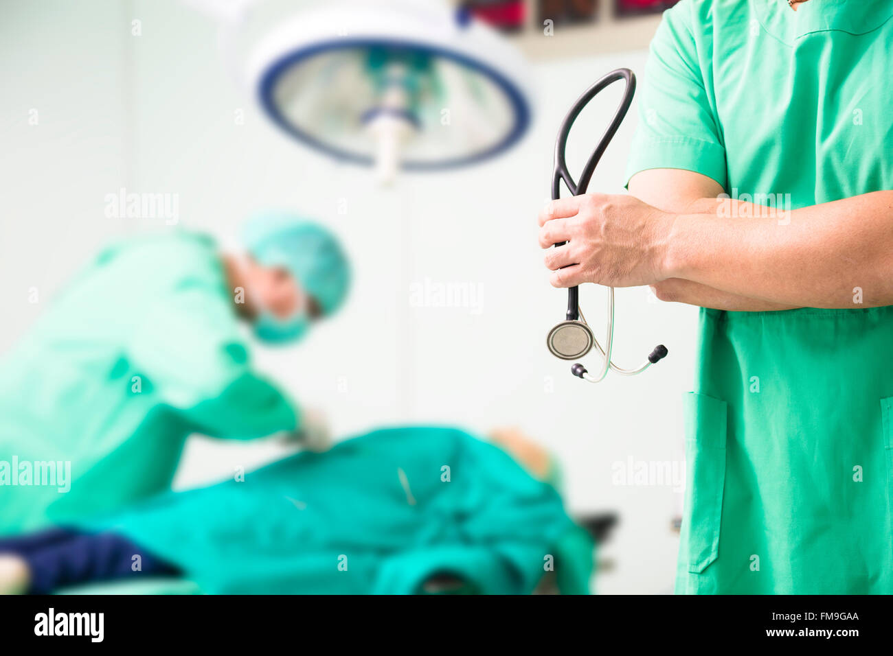 Doctor surgeon operating room hi-res stock photography and images - Alamy