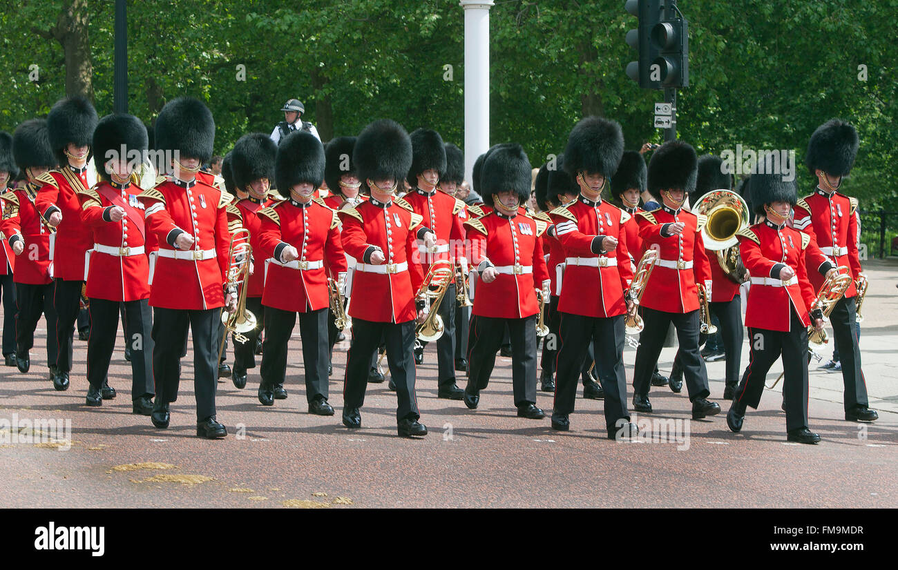 Royal guards marching hi-res stock photography and images - Alamy