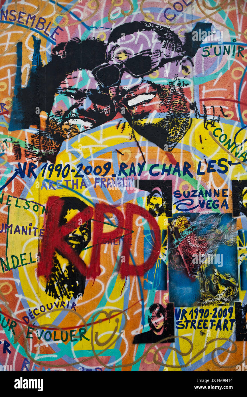 Wall graffiti representation of Ray Charles and Aretha Franklin on East ...