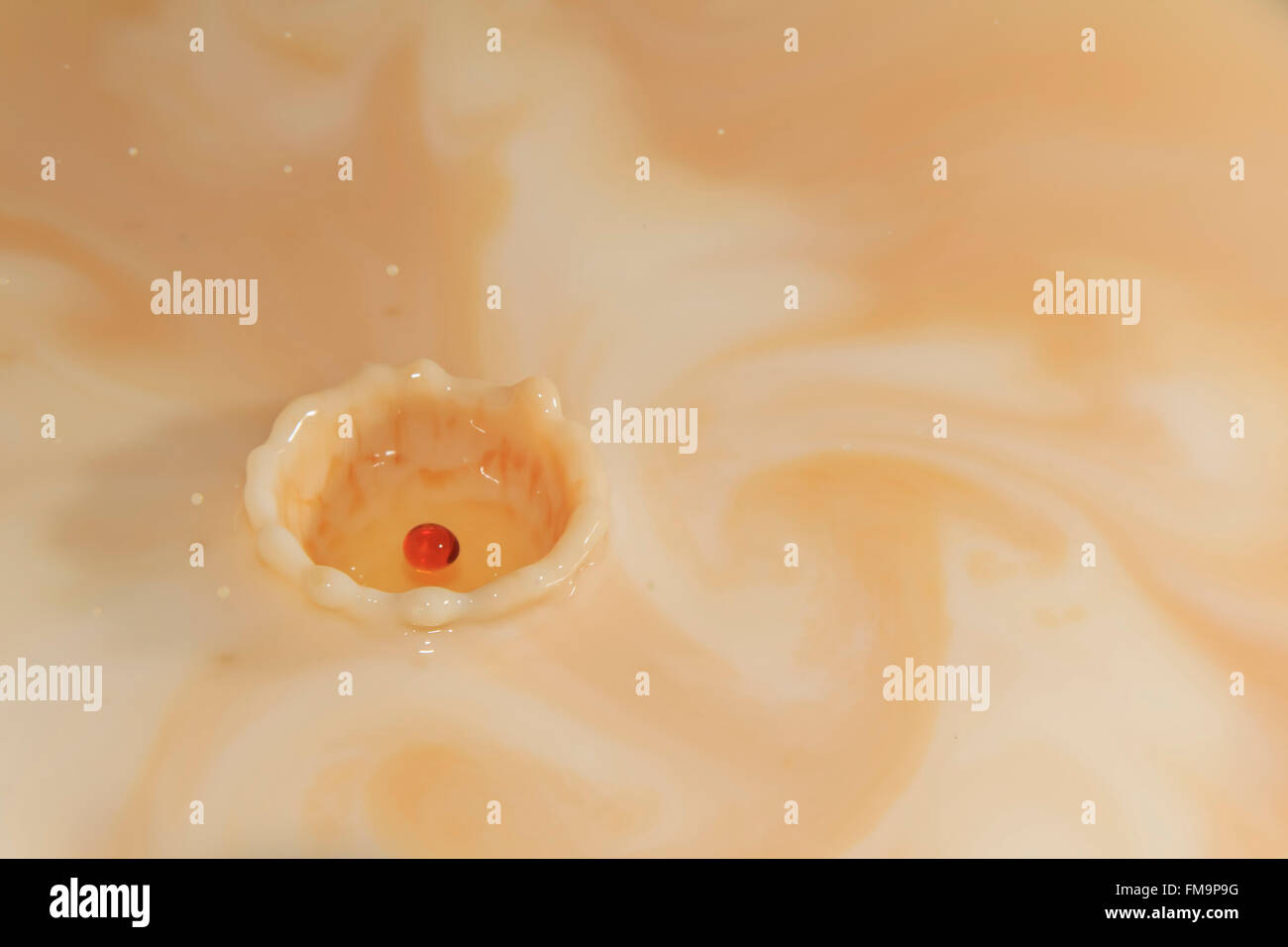 Milk circle splash hi-res stock photography and images - Alamy