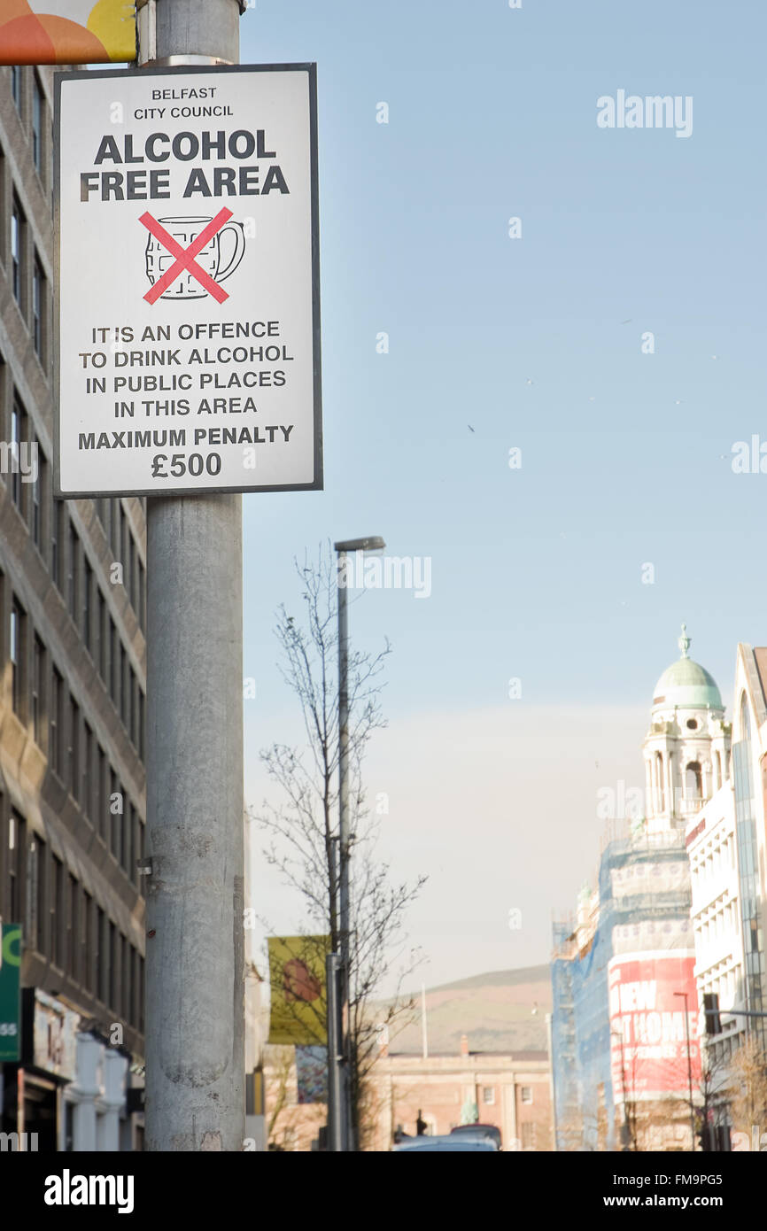Signal of forbidden alcohol Stock Photo - Alamy