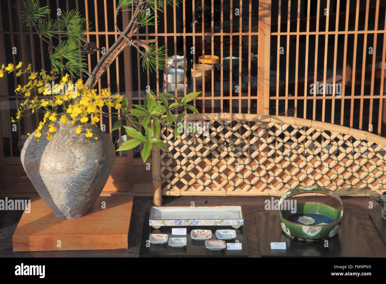 Japan; Kyoto, Higashiyama, shop window, floral arrangement Stock Photo ...