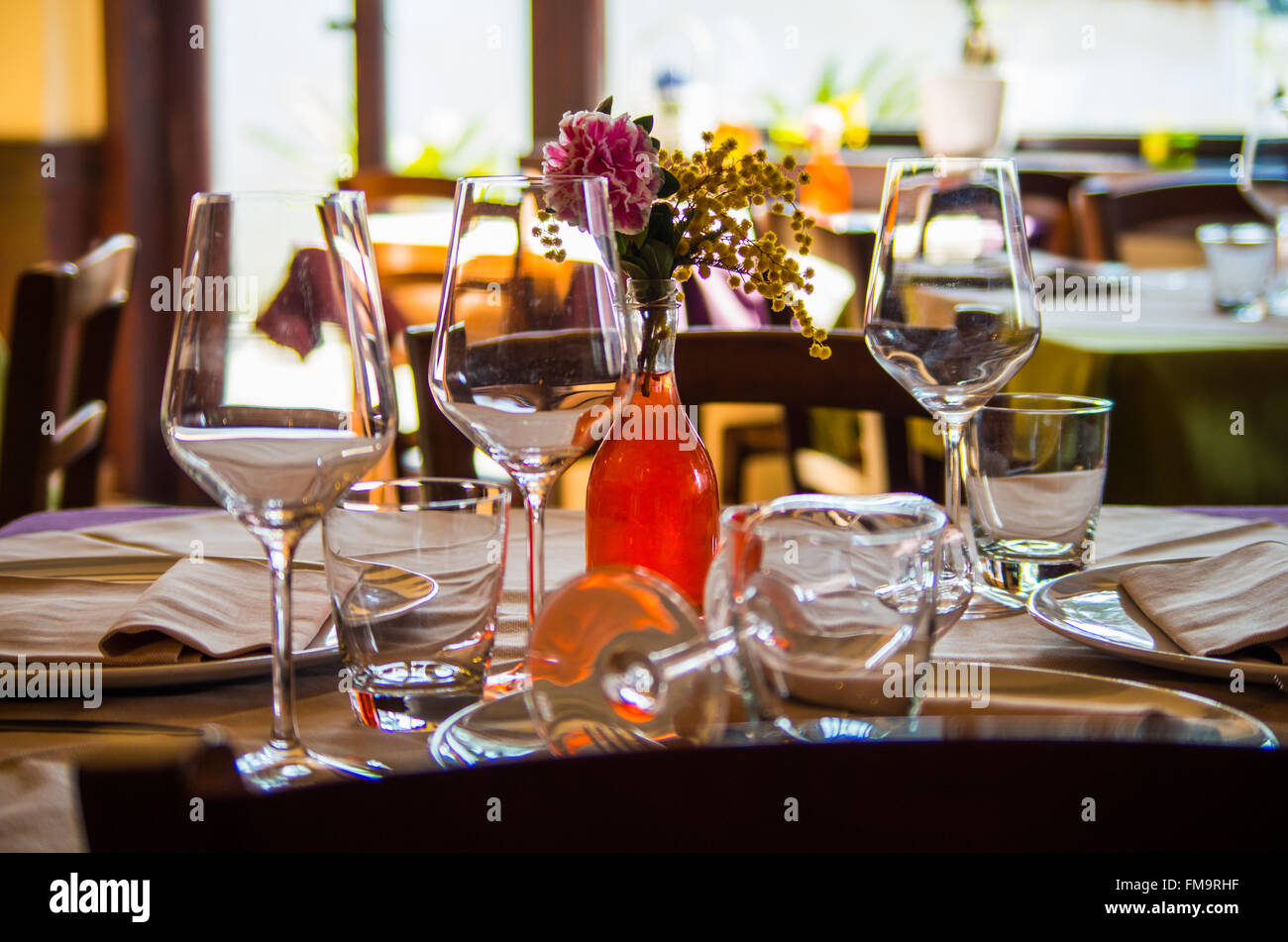 Italian restaurant table Stock Photo - Alamy