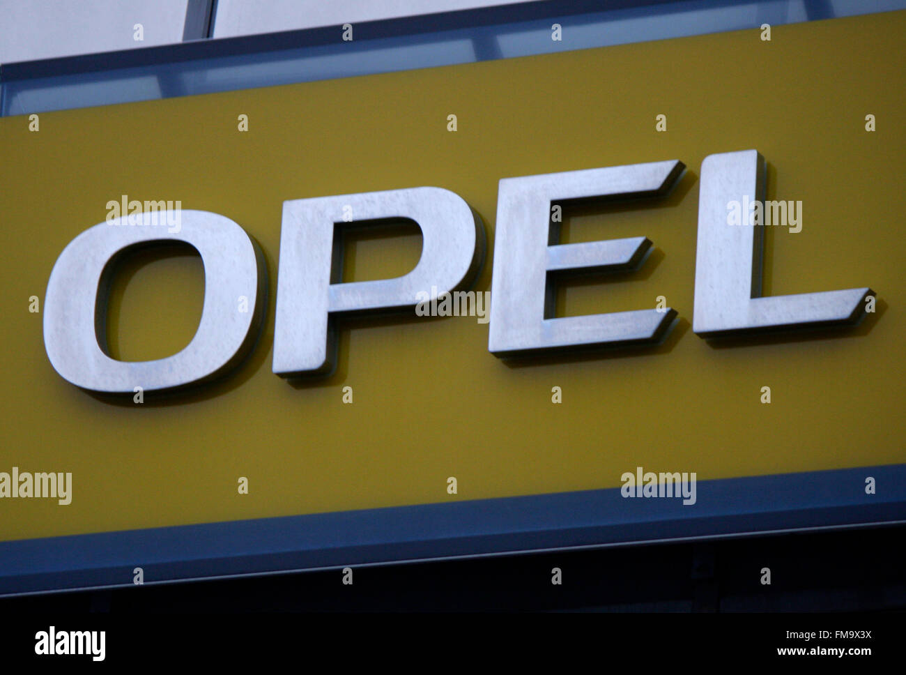 Opel sign hi-res stock photography and images - Alamy