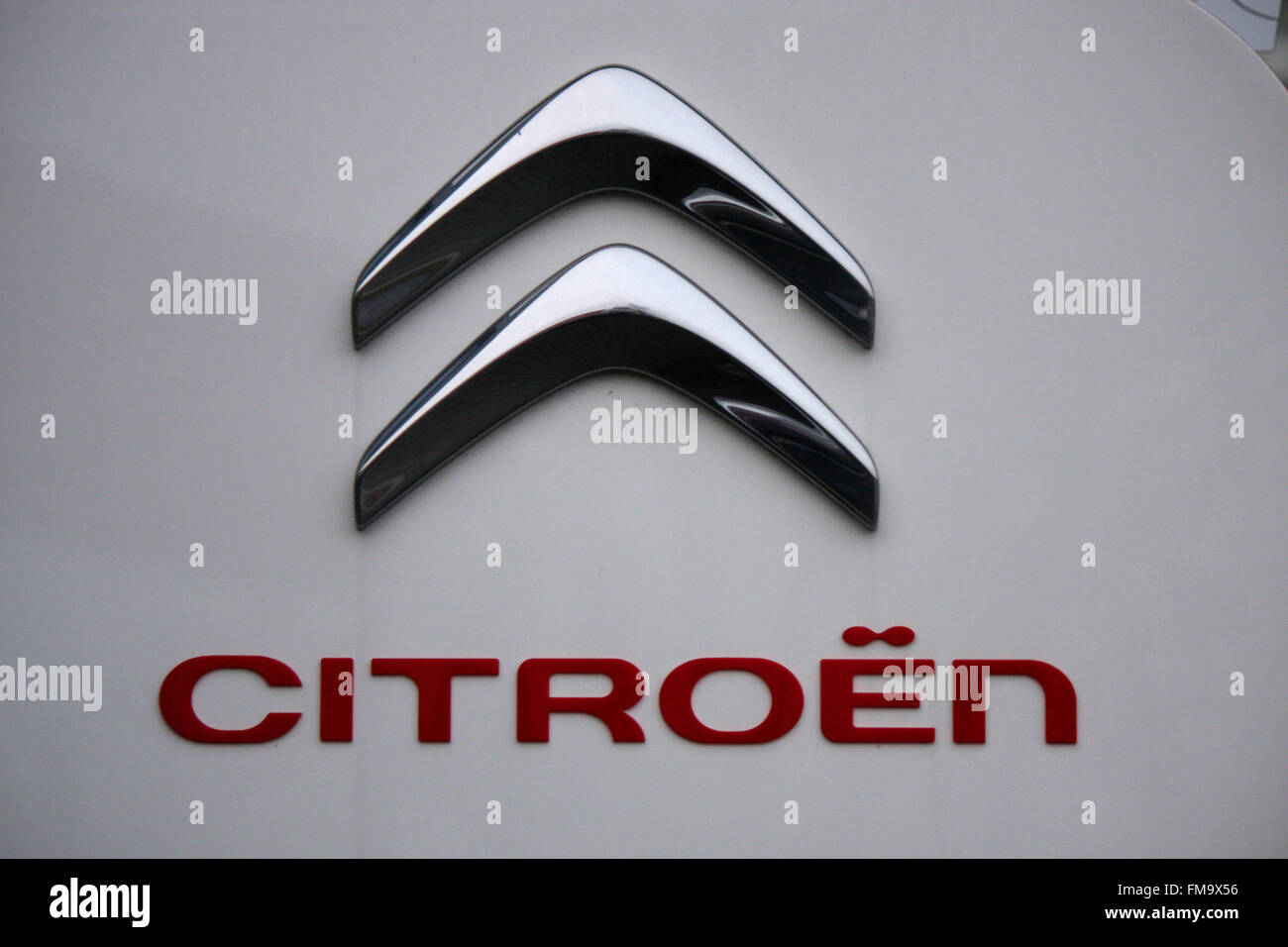 Citroen logo hi-res stock photography and images - Alamy
