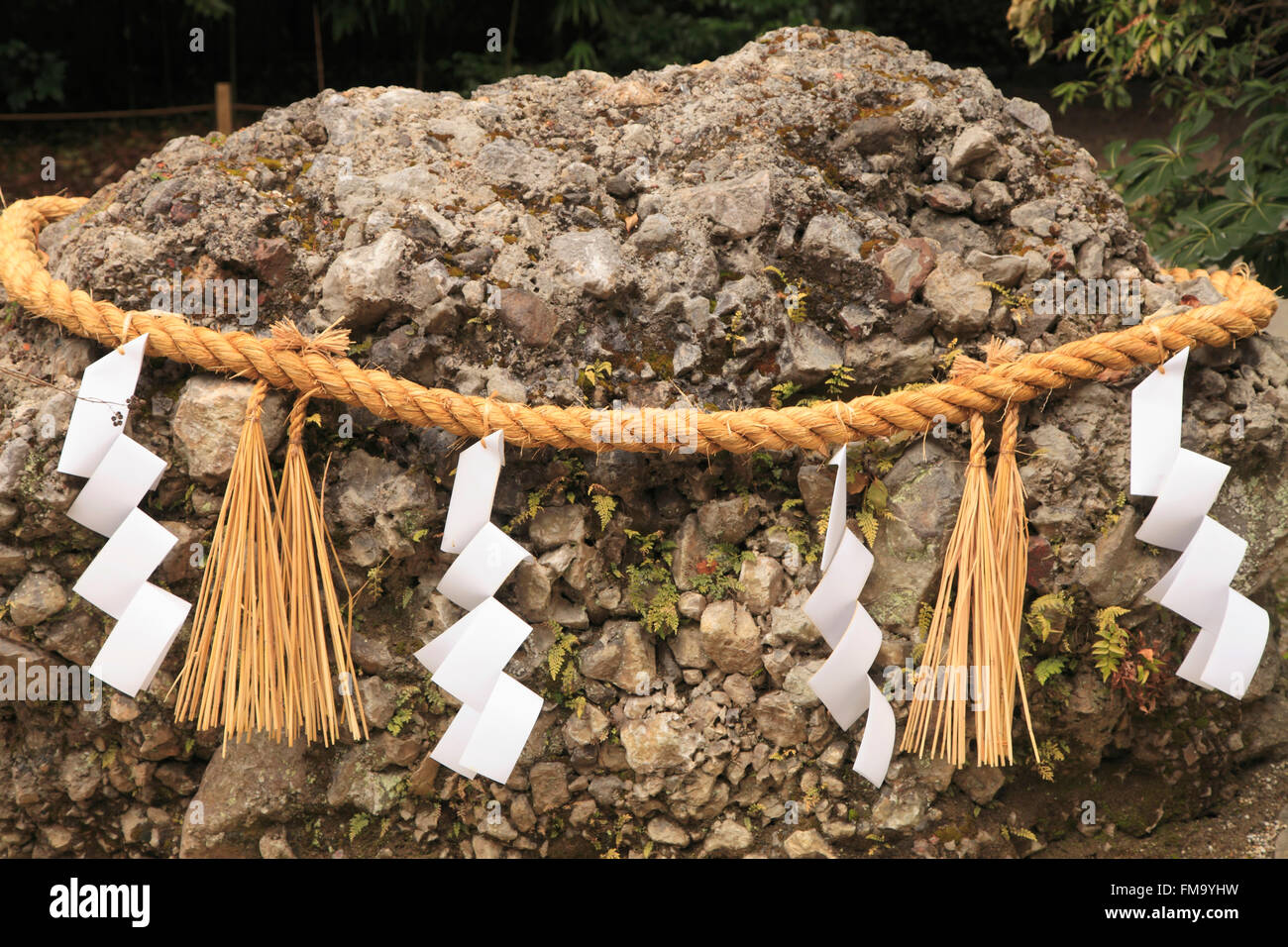 Japan; Kyoto, Shimogamo Shrine, sacred cord Stock Photo - Alamy
