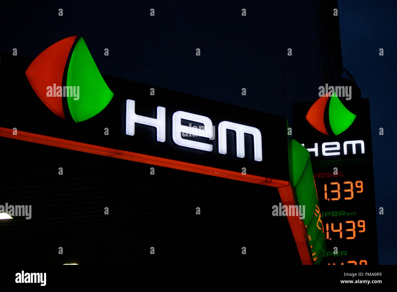 Tankstelle logo hi-res stock photography and images - Alamy