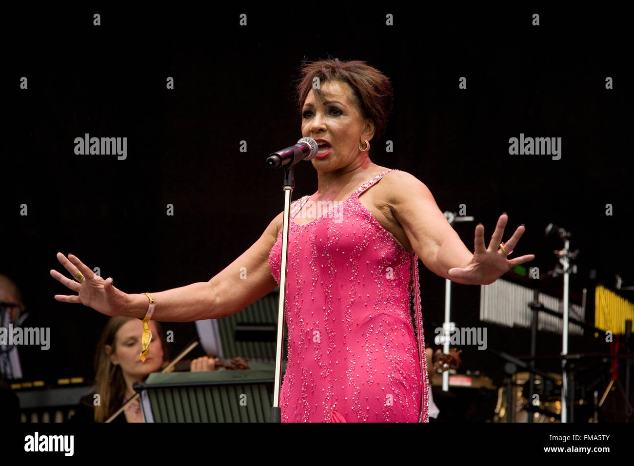 Shirley bassey goldfinger hi-res stock photography and images - Alamy