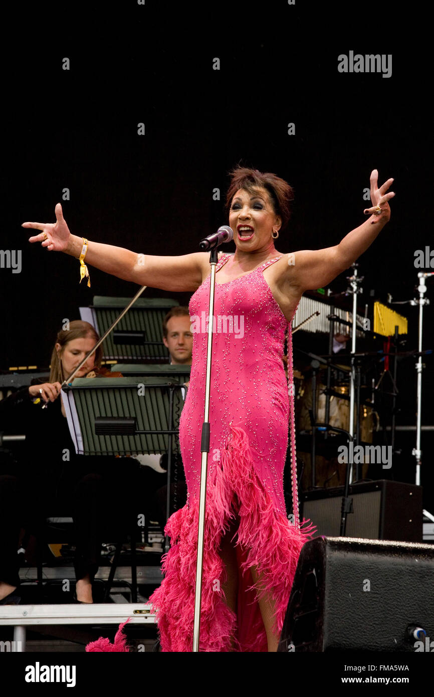 Shirley bassey goldfinger hi-res stock photography and images - Alamy