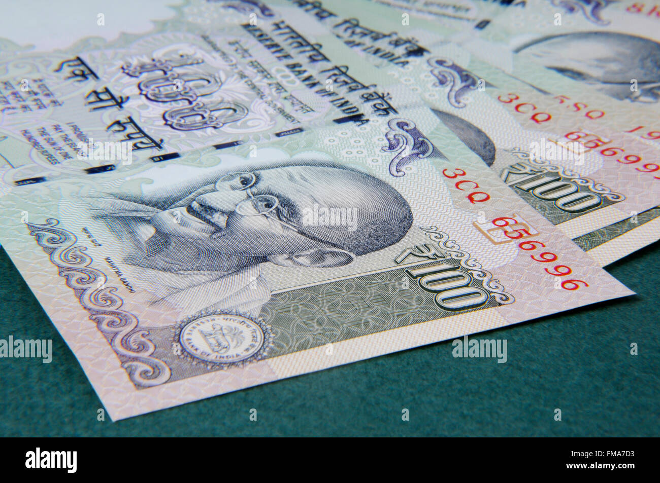 Indian hundred rupee note hi-res stock photography and images - Alamy